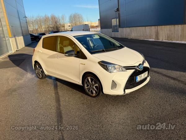 Balts Toyota Yaris 2015 Tallina, ar dzinēja tilpumu 1.50 L un nobraukumu 170 tūkst. km par 7600 €, foto 2 vietnē AUTOMOTO.COM.LV