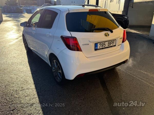 Balts Toyota Yaris 2015 Tallina, ar dzinēja tilpumu 1.50 L un nobraukumu 170 tūkst. km par 7600 €, foto 4 vietnē AUTOMOTO.COM.LV