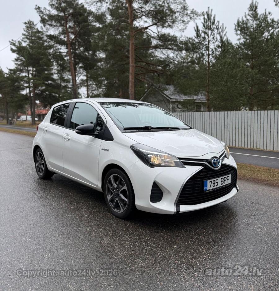 White Toyota Yaris 2015 in Tallinn, with an engine capacity of 1.50 L and mileage of 171 thousand km for 7490 €, photo 1 on AUTOMOTO.COM.LV