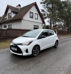 White Toyota Yaris 2015 in Tallinn, with an engine capacity of 1.50 L and mileage of 171 thousand km for 7490 €, photo 3 on AUTOMOTO.COM.LV