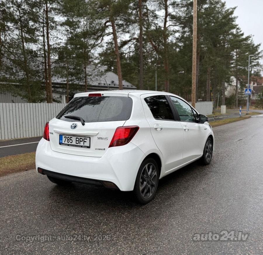 White Toyota Yaris 2015 in Tallinn, with an engine capacity of 1.50 L and mileage of 171 thousand km for 7490 €, photo 5 on AUTOMOTO.COM.LV