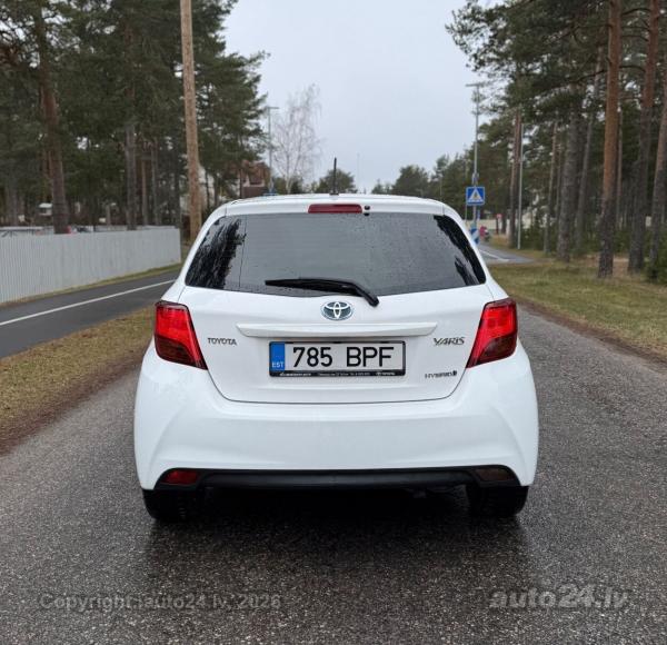 Balts Toyota Yaris 2015 Tallina, ar dzinēja tilpumu 1.50 L un nobraukumu 171 tūkst. km par 7490 €, foto 5 vietnē AUTOMOTO.COM.LV