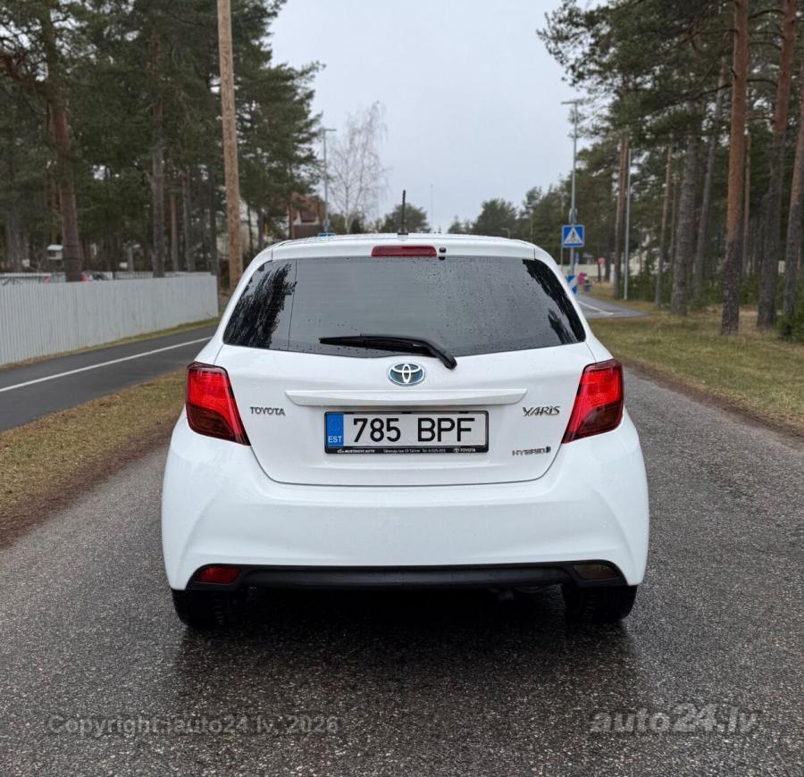 White Toyota Yaris 2015 in Tallinn, with an engine capacity of 1.50 L and mileage of 171 thousand km for 7490 €, photo 6 on AUTOMOTO.COM.LV