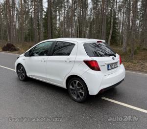White Toyota Yaris 2015 in Tallinn, with an engine capacity of 1.50 L and mileage of 171 thousand km for 7490 €, photo 7 on AUTOMOTO.COM.LV