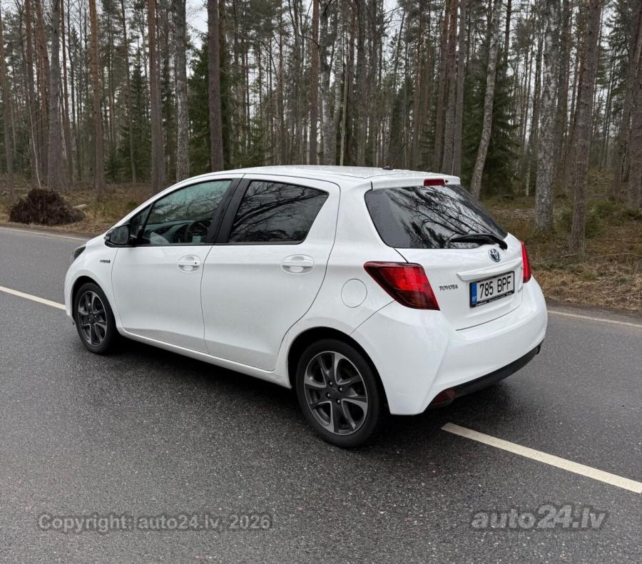 White Toyota Yaris 2015 in Tallinn, with an engine capacity of 1.50 L and mileage of 171 thousand km for 7490 €, photo 7 on AUTOMOTO.COM.LV