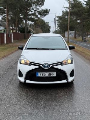 White Toyota Yaris 2015 in Tallinn, with an engine capacity of 1.50 L and mileage of 171 thousand km for 7490 €, photo 8 on AUTOMOTO.COM.LV