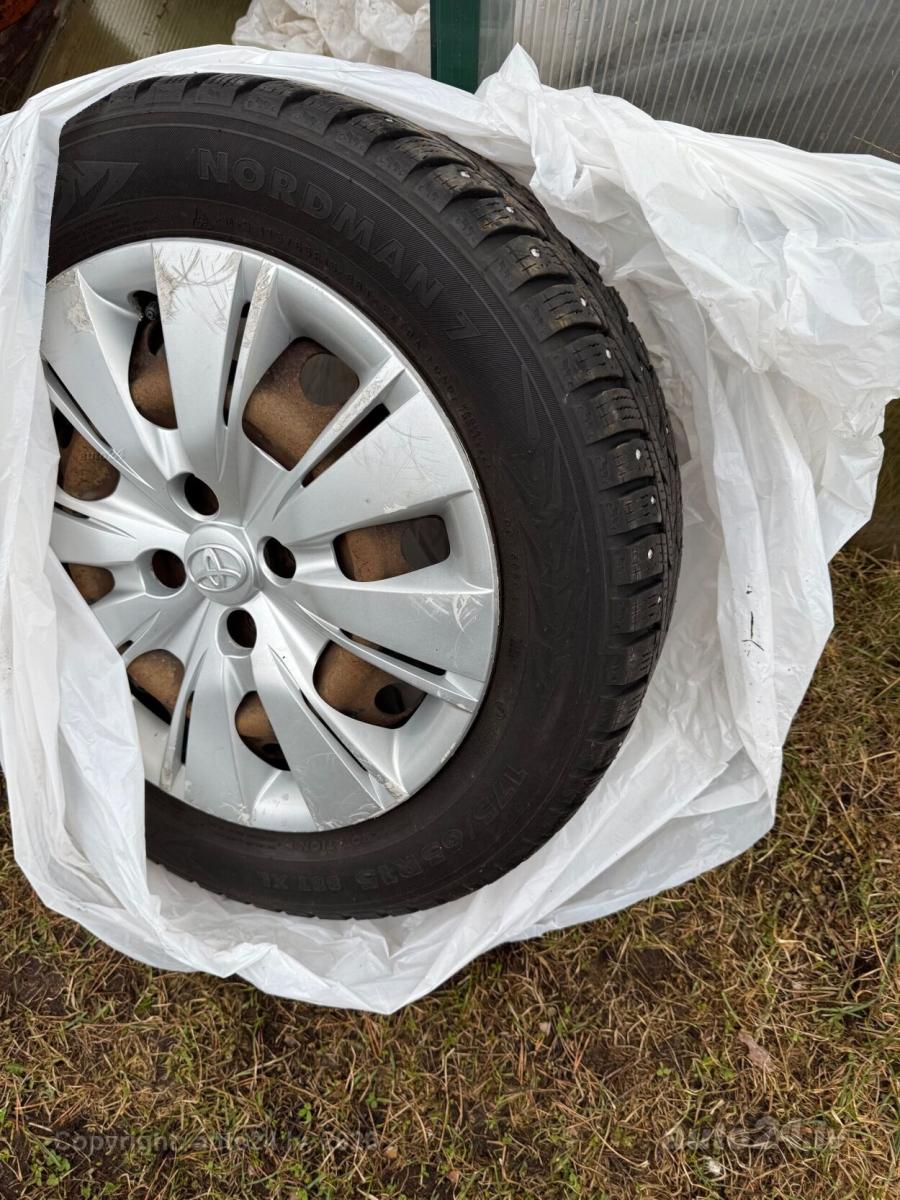 White Toyota Yaris 2015 in Tallinn, with an engine capacity of 1.50 L and mileage of 171 thousand km for 7490 €, photo 20 on AUTOMOTO.COM.LV