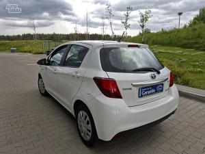 White Toyota Yaris 2015 in Vilnius, with an engine capacity of 1.50 L and mileage of 198 thousand km for 7950 €, photo 6 on AUTOMOTO.COM.LV