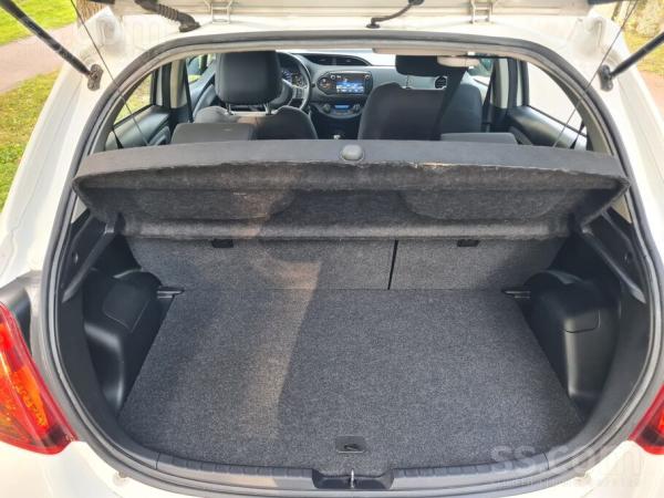 White Toyota Yaris 2015 in Jelgava, with an engine capacity of 1.50 L and mileage of 0 thousand km for 7690 €, photo 9 on AUTOMOTO.COM.LV