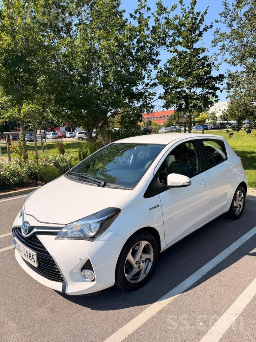 Balts Toyota Yaris 2015 Rīga, ar dzinēja tilpumu 1.50 L un nobraukumu 152 tūkst. km par 7000 €, foto 1 vietnē AUTOMOTO.COM.LV