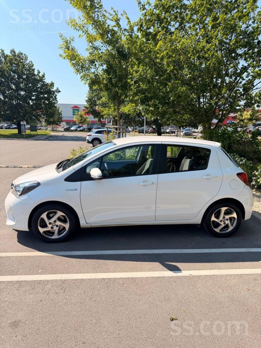 Balts Toyota Yaris 2015 Rīga, ar dzinēja tilpumu 1.50 L un nobraukumu 152 tūkst. km par 7000 €, foto 4 vietnē AUTOMOTO.COM.LV