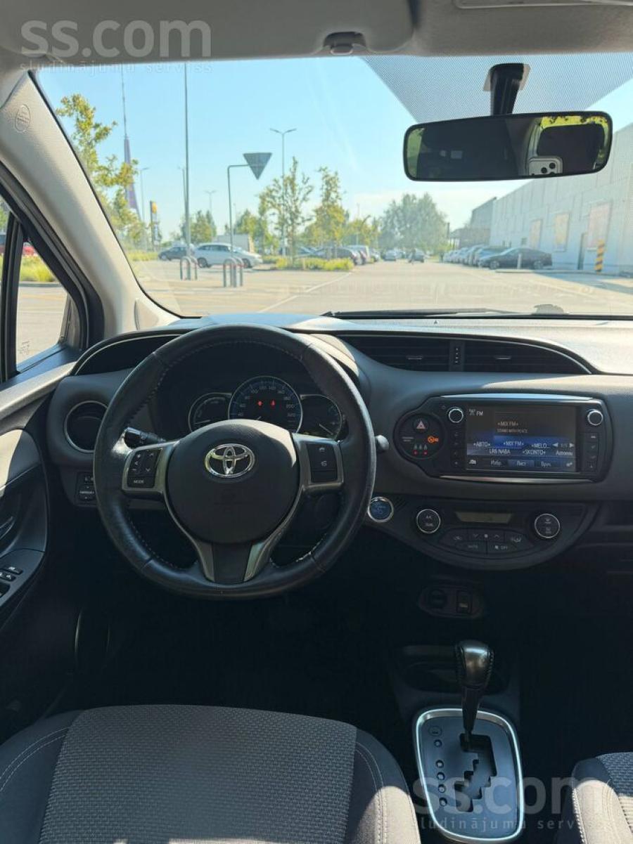 Balts Toyota Yaris 2015 Rīga, ar dzinēja tilpumu 1.50 L un nobraukumu 152 tūkst. km par 7000 €, foto 6 vietnē AUTOMOTO.COM.LV