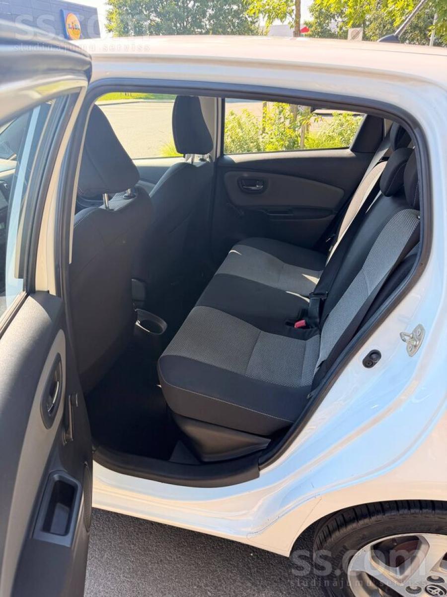Balts Toyota Yaris 2015 Rīga, ar dzinēja tilpumu 1.50 L un nobraukumu 152 tūkst. km par 7000 €, foto 7 vietnē AUTOMOTO.COM.LV
