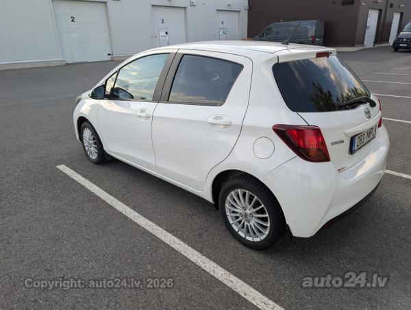 Balts Toyota Yaris 2015 Tallina, ar dzinēja tilpumu 1.30 L un nobraukumu 108 tūkst. km par 8500 €, foto 3 vietnē AUTOMOTO.COM.LV