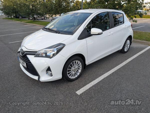 Balts Toyota Yaris 2015 Tallina, ar dzinēja tilpumu 1.30 L un nobraukumu 108 tūkst. km par 8500 €, foto 4 vietnē AUTOMOTO.COM.LV