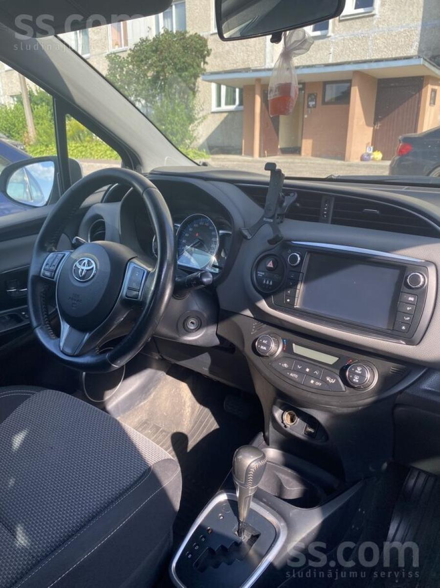 Balts Toyota Yaris 2015 Daugavpils, ar dzinēja tilpumu 1.50 L un nobraukumu 235 tūkst. km par 6900 €, foto 3 vietnē AUTOMOTO.COM.LV