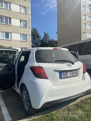 Balts Toyota Yaris 2015 Daugavpils, ar dzinēja tilpumu 1.50 L un nobraukumu 235 tūkst. km par 6900 €, foto 4 vietnē AUTOMOTO.COM.LV