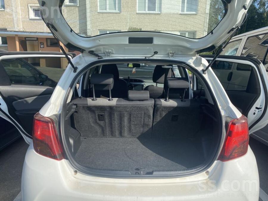 Balts Toyota Yaris 2015 Daugavpils, ar dzinēja tilpumu 1.50 L un nobraukumu 235 tūkst. km par 6900 €, foto 5 vietnē AUTOMOTO.COM.LV