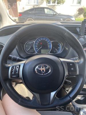 Balts Toyota Yaris 2015 Daugavpils, ar dzinēja tilpumu 1.50 L un nobraukumu 235 tūkst. km par 6900 €, foto 9 vietnē AUTOMOTO.COM.LV