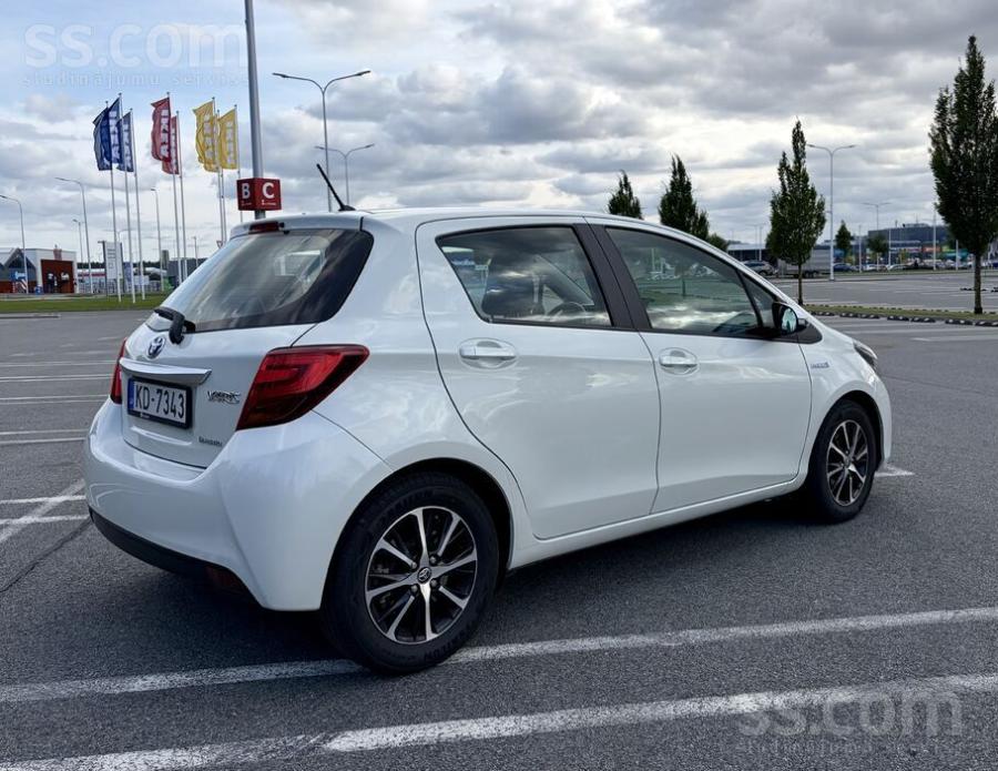 Balts Toyota Yaris 2015 Rīga, ar dzinēja tilpumu 1.50 L un nobraukumu 95 tūkst. km par 8700 €, foto 3 vietnē AUTOMOTO.COM.LV