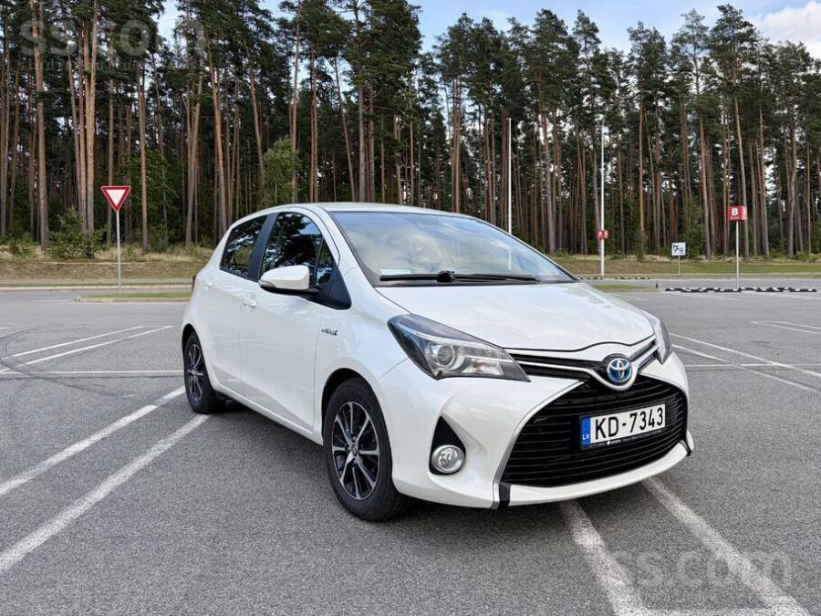 Balts Toyota Yaris 2015 Rīga, ar dzinēja tilpumu 1.50 L un nobraukumu 95 tūkst. km par 8700 €, foto 4 vietnē AUTOMOTO.COM.LV