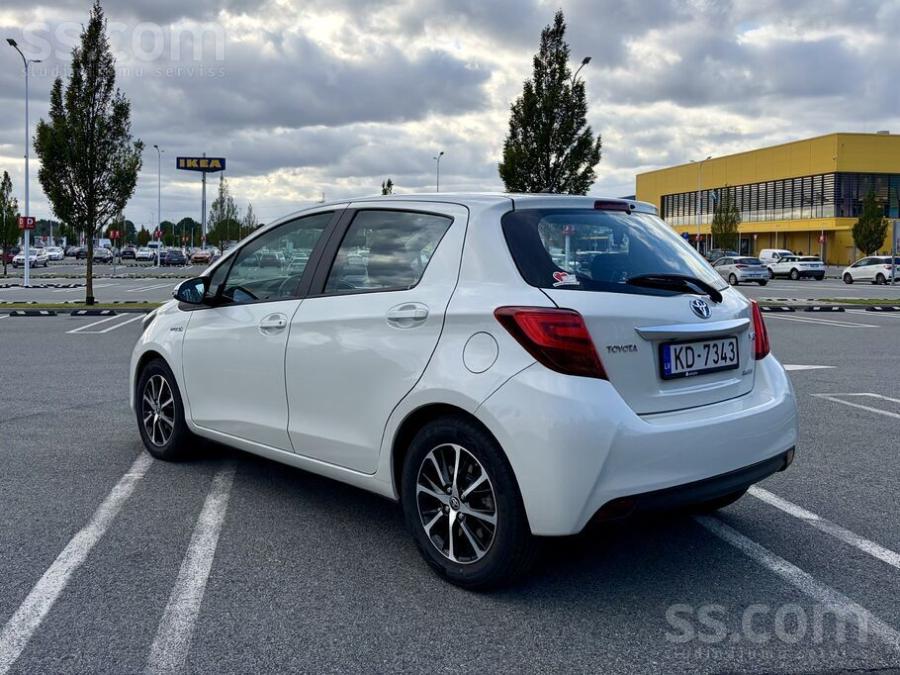 Balts Toyota Yaris 2015 Rīga, ar dzinēja tilpumu 1.50 L un nobraukumu 95 tūkst. km par 8700 €, foto 5 vietnē AUTOMOTO.COM.LV
