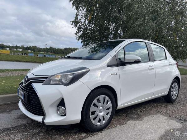 Balts Toyota Yaris 2015 Viļņa, ar dzinēja tilpumu 1.50 L un nobraukumu 222 tūkst. km par 6950 €, foto 1 vietnē AUTOMOTO.COM.LV