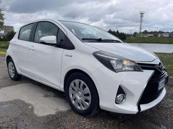 Balts Toyota Yaris 2015 Viļņa, ar dzinēja tilpumu 1.50 L un nobraukumu 222 tūkst. km par 6950 €, foto 3 vietnē AUTOMOTO.COM.LV