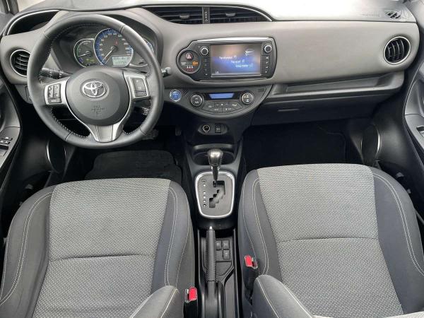 Balts Toyota Yaris 2015 Viļņa, ar dzinēja tilpumu 1.50 L un nobraukumu 222 tūkst. km par 6950 €, foto 6 vietnē AUTOMOTO.COM.LV