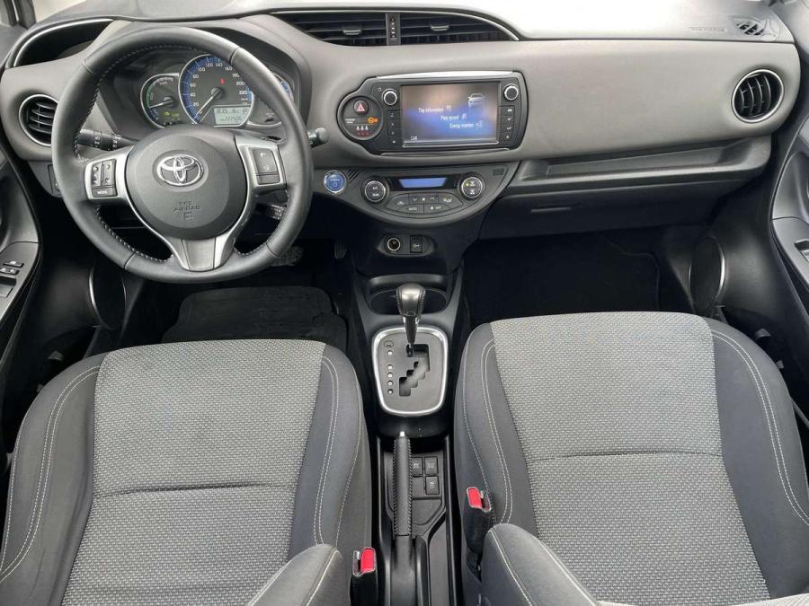 White Toyota Yaris 2015 in Vilnius, with an engine capacity of 1.50 L and mileage of 222 thousand km for 6950 €, photo 6 on AUTOMOTO.COM.LV