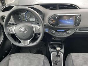 White Toyota Yaris 2015 in Vilnius, with an engine capacity of 1.50 L and mileage of 222 thousand km for 6950 €, photo 7 on AUTOMOTO.COM.LV