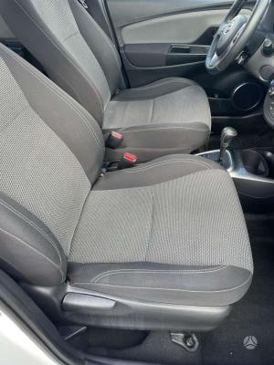 White Toyota Yaris 2015 in Vilnius, with an engine capacity of 1.50 L and mileage of 222 thousand km for 6950 €, photo 9 on AUTOMOTO.COM.LV