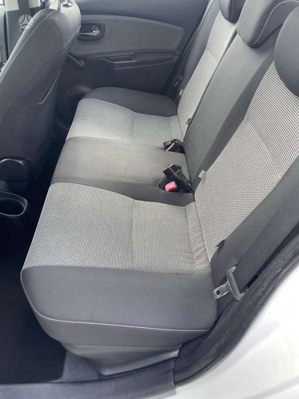 Balts Toyota Yaris 2015 Viļņa, ar dzinēja tilpumu 1.50 L un nobraukumu 222 tūkst. km par 6950 €, foto 10 vietnē AUTOMOTO.COM.LV