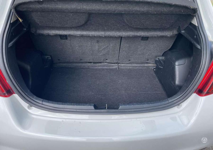 White Toyota Yaris 2015 in Vilnius, with an engine capacity of 1.50 L and mileage of 222 thousand km for 6950 €, photo 12 on AUTOMOTO.COM.LV