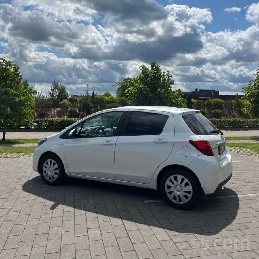 Balts Toyota Yaris 2016 Rīga, ar dzinēja tilpumu 1.50 L un nobraukumu 169 tūkst. km par 10850 €, foto 3 vietnē AUTOMOTO.COM.LV
