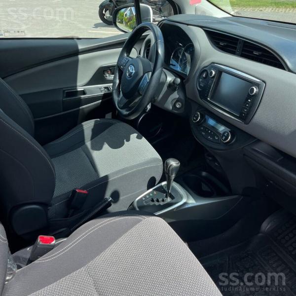Balts Toyota Yaris 2016 Rīga, ar dzinēja tilpumu 1.50 L un nobraukumu 169 tūkst. km par 10850 €, foto 6 vietnē AUTOMOTO.COM.LV