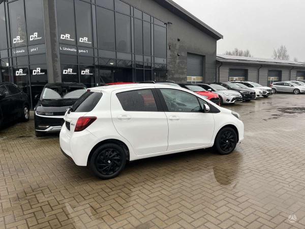 Balts Toyota Yaris 2016 Tauragė, ar dzinēja tilpumu 1.00 L un nobraukumu 219 tūkst. km par 5300 €, foto 5 vietnē AUTOMOTO.COM.LV