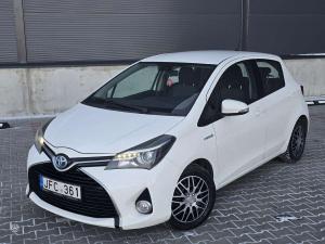 Balts Toyota Yaris 2016 Šauļi, ar dzinēja tilpumu 1.50 L un nobraukumu 300 tūkst. km par 5500 €, foto  vietnē AUTOMOTO.COM.LV