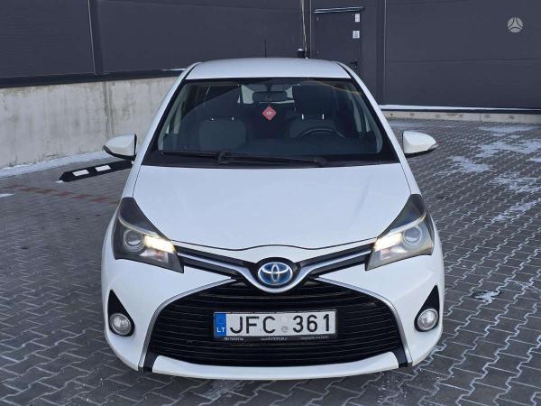 Balts Toyota Yaris 2016 Šauļi, ar dzinēja tilpumu 1.50 L un nobraukumu 300 tūkst. km par 5500 €, foto 2 vietnē AUTOMOTO.COM.LV