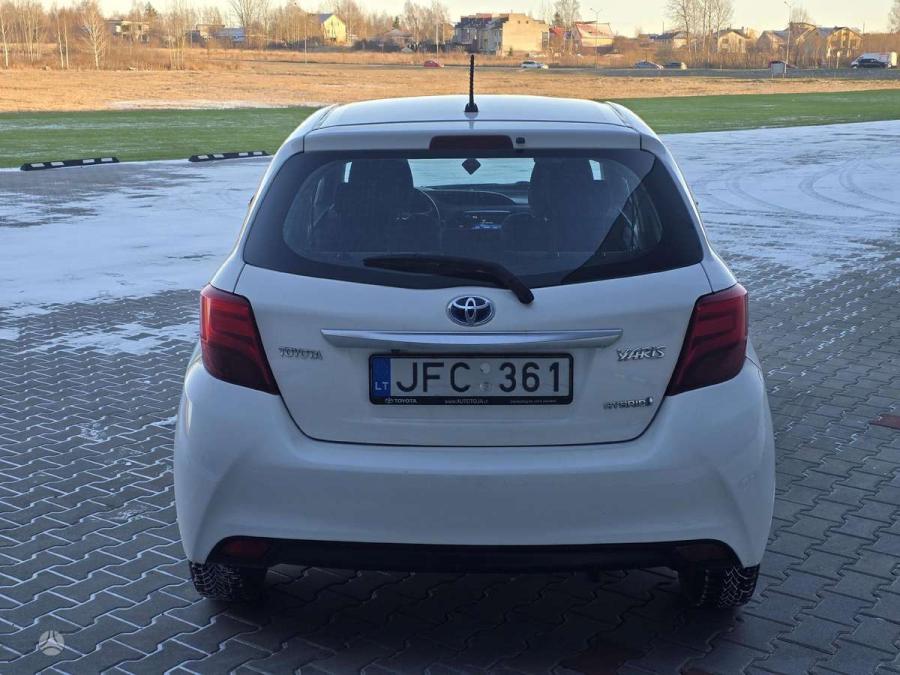 Balts Toyota Yaris 2016 Šauļi, ar dzinēja tilpumu 1.50 L un nobraukumu 300 tūkst. km par 5500 €, foto 5 vietnē AUTOMOTO.COM.LV