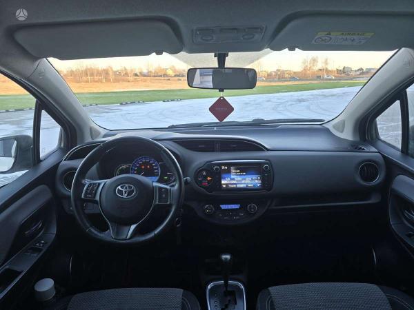 Balts Toyota Yaris 2016 Šauļi, ar dzinēja tilpumu 1.50 L un nobraukumu 300 tūkst. km par 5500 €, foto 10 vietnē AUTOMOTO.COM.LV