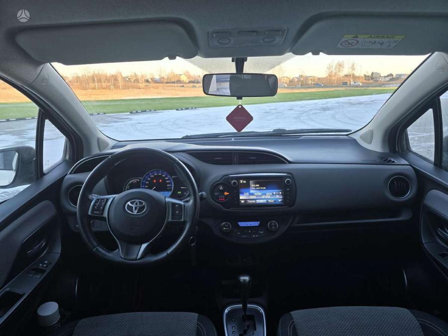 Balts Toyota Yaris 2016 Šauļi, ar dzinēja tilpumu 1.50 L un nobraukumu 300 tūkst. km par 5500 €, foto 10 vietnē AUTOMOTO.COM.LV