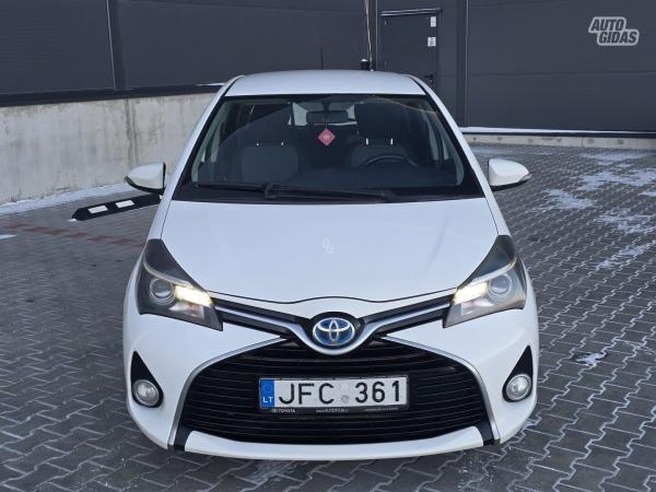 Balts Toyota Yaris 2016 Šauļi, ar dzinēja tilpumu 1.50 L un nobraukumu 300 tūkst. km par 5500 €, foto 2 vietnē AUTOMOTO.COM.LV