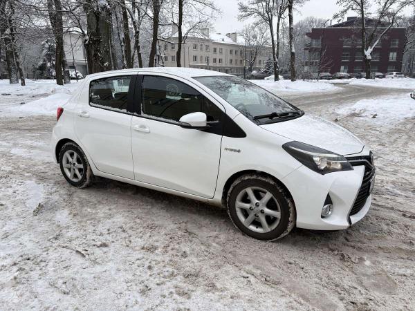 Balts Toyota Yaris 2016 Kauņa, ar dzinēja tilpumu 1.50 L un nobraukumu 199 tūkst. km par 7700 €, foto 1 vietnē AUTOMOTO.COM.LV