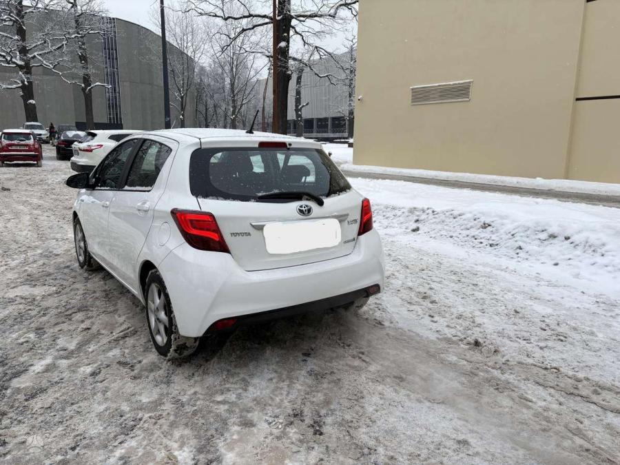Balts Toyota Yaris 2016 Kauņa, ar dzinēja tilpumu 1.50 L un nobraukumu 199 tūkst. km par 7700 €, foto 2 vietnē AUTOMOTO.COM.LV