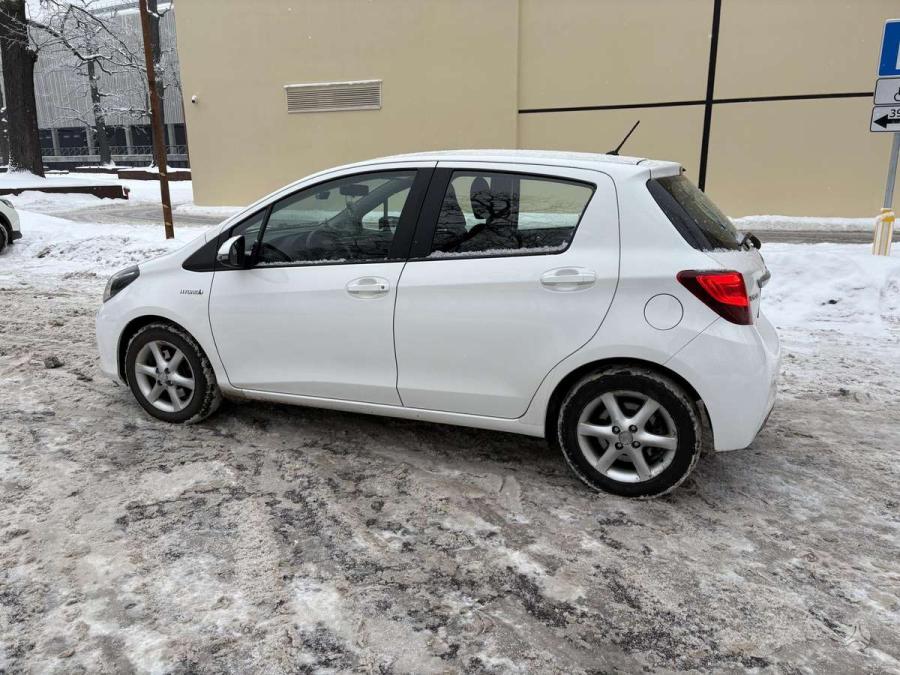 Balts Toyota Yaris 2016 Kauņa, ar dzinēja tilpumu 1.50 L un nobraukumu 199 tūkst. km par 7700 €, foto 3 vietnē AUTOMOTO.COM.LV