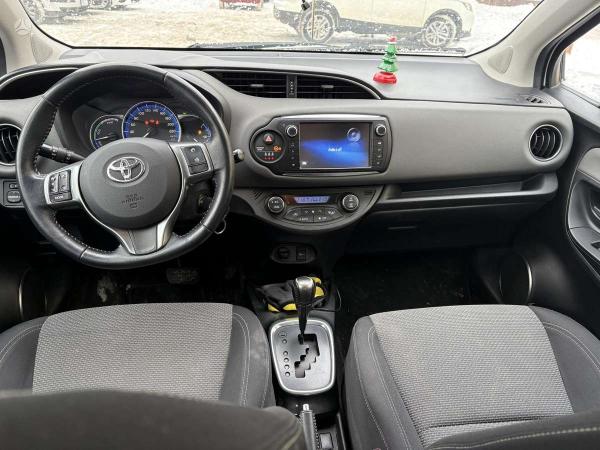 Balts Toyota Yaris 2016 Kauņa, ar dzinēja tilpumu 1.50 L un nobraukumu 199 tūkst. km par 7700 €, foto 5 vietnē AUTOMOTO.COM.LV