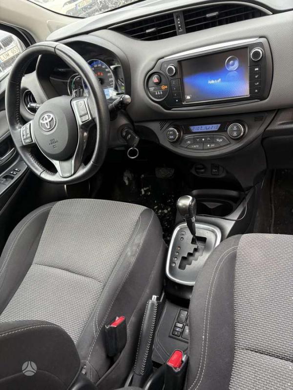 Balts Toyota Yaris 2016 Kauņa, ar dzinēja tilpumu 1.50 L un nobraukumu 199 tūkst. km par 7700 €, foto 8 vietnē AUTOMOTO.COM.LV