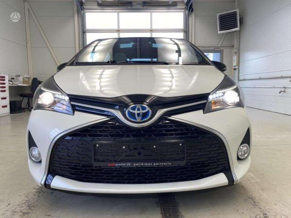 White Toyota Yaris 2016 in Radviliskis, with an engine capacity of 1.50 L and mileage of 222 thousand km for 8750 €, photo 5 on AUTOMOTO.COM.LV