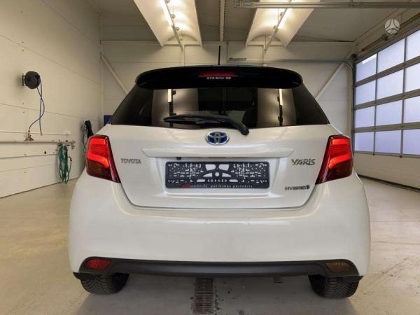 White Toyota Yaris 2016 in Radviliskis, with an engine capacity of 1.50 L and mileage of 222 thousand km for 8750 €, photo 6 on AUTOMOTO.COM.LV